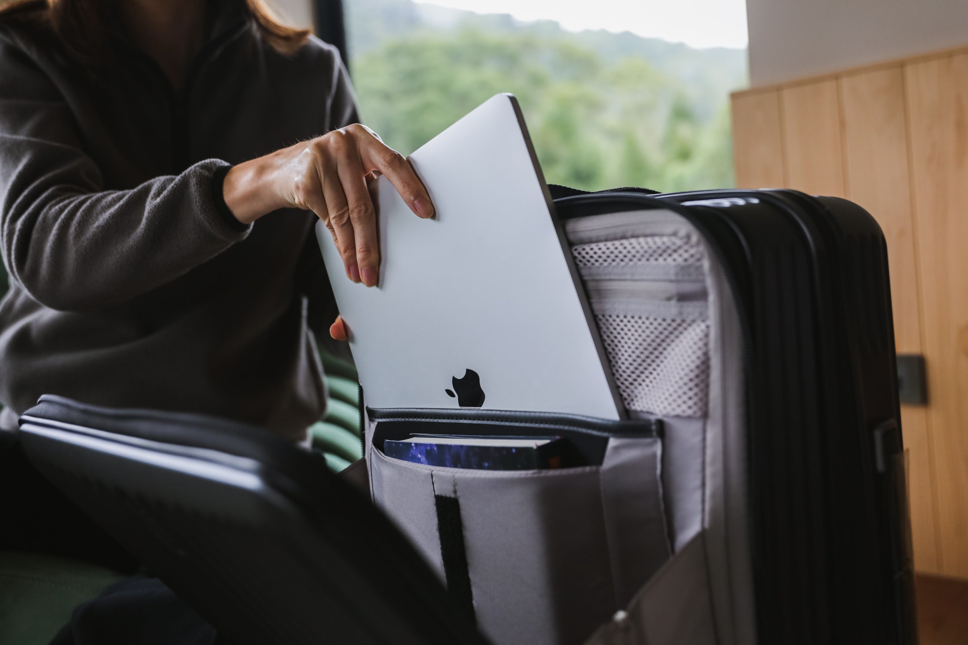 Buy cabin suitcases - compact & versatile – Eminent Luggage