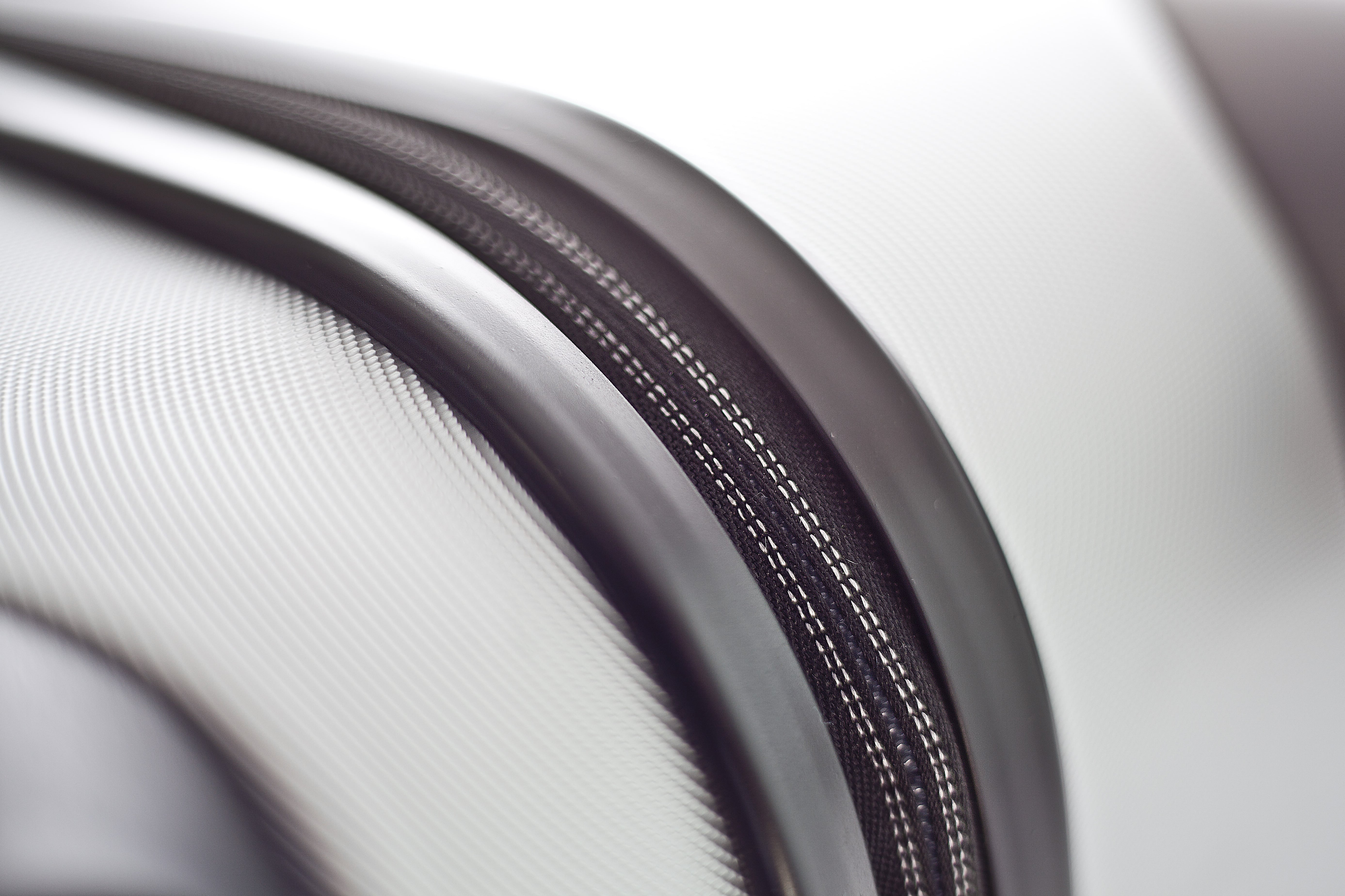 Eminent Luggage | Lightweight, Durable & Luxury Suitcases